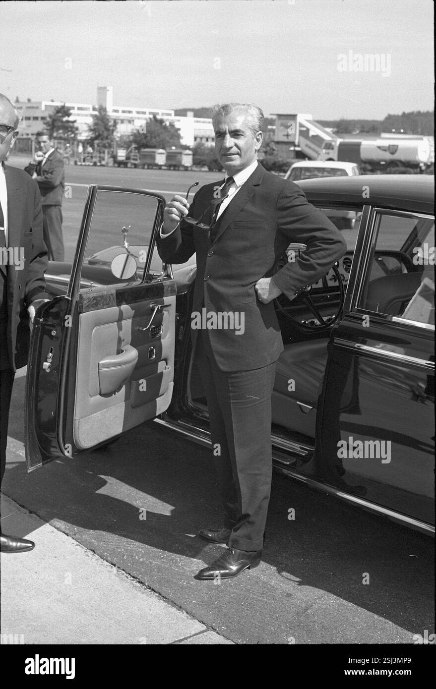 Ankunft von Reza Pahlavi, Schah von Persien, in Zürich, 1968#Reza ...