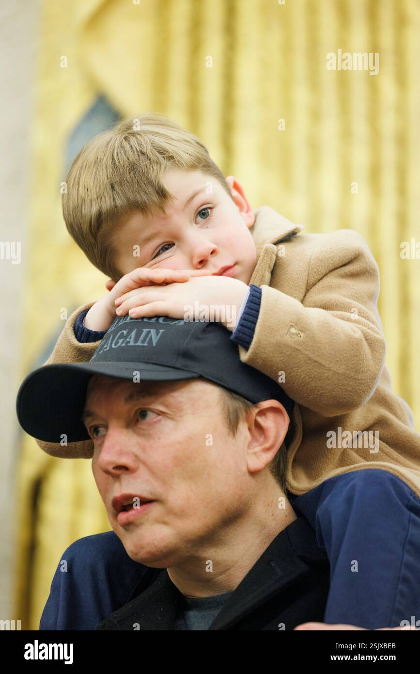 Elon Musk wird am Dienstag, den 11. Februar 2025, mit seinem Sohn X im ...