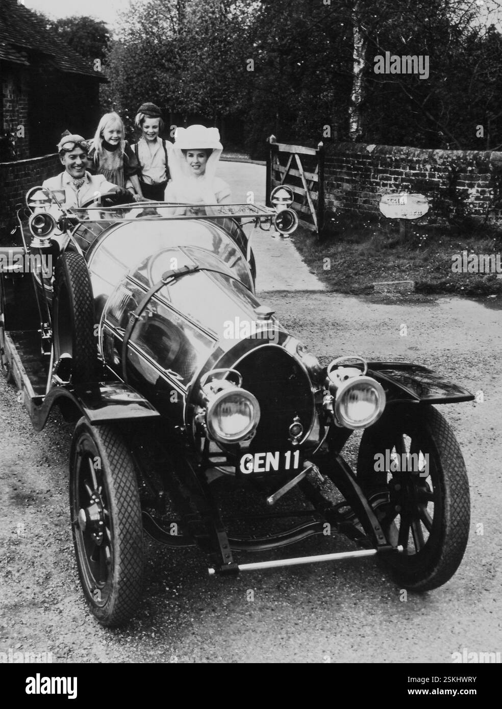 Dick van Dyke, Heather Ripley, Adrian Hall, Sally Ann Howes in Chitty ...