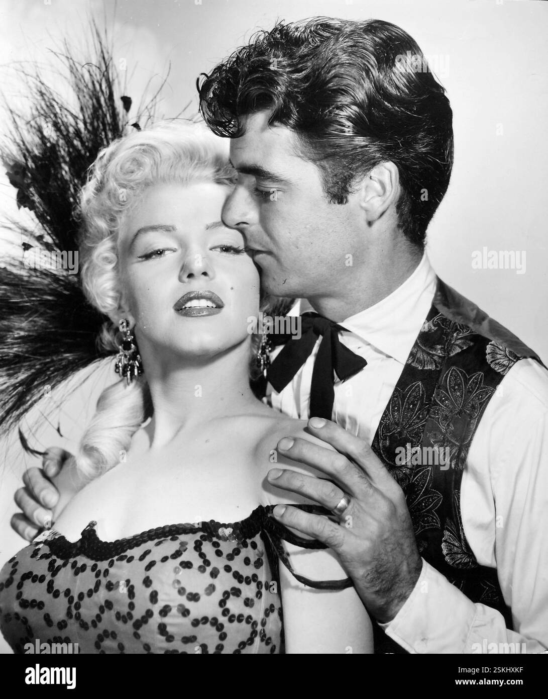 Marilyn Monroe, Robert Mitchum in 'River of no Return' 1954#Marilyn ...