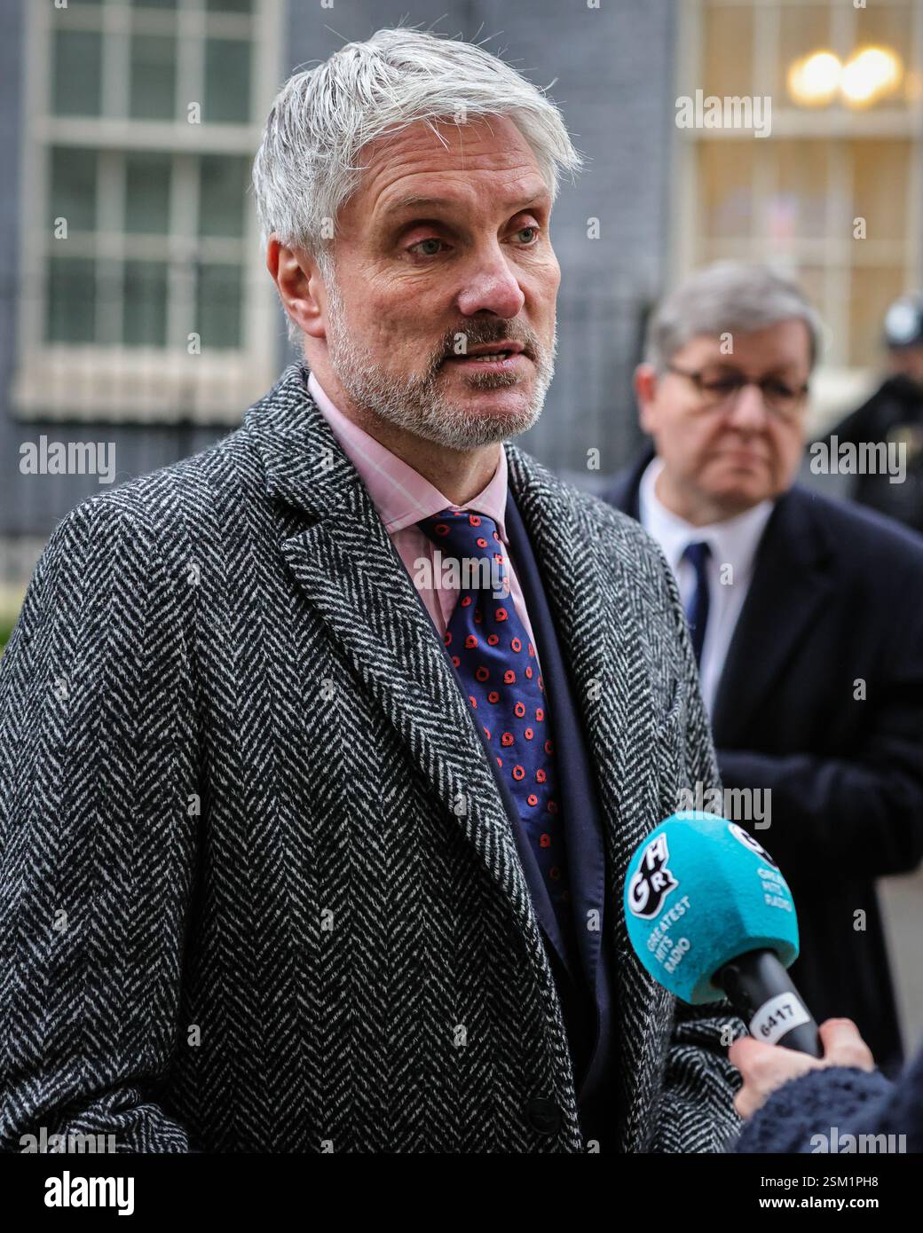 London, Großbritannien. Februar 2025. David Webber spricht mit der ...
