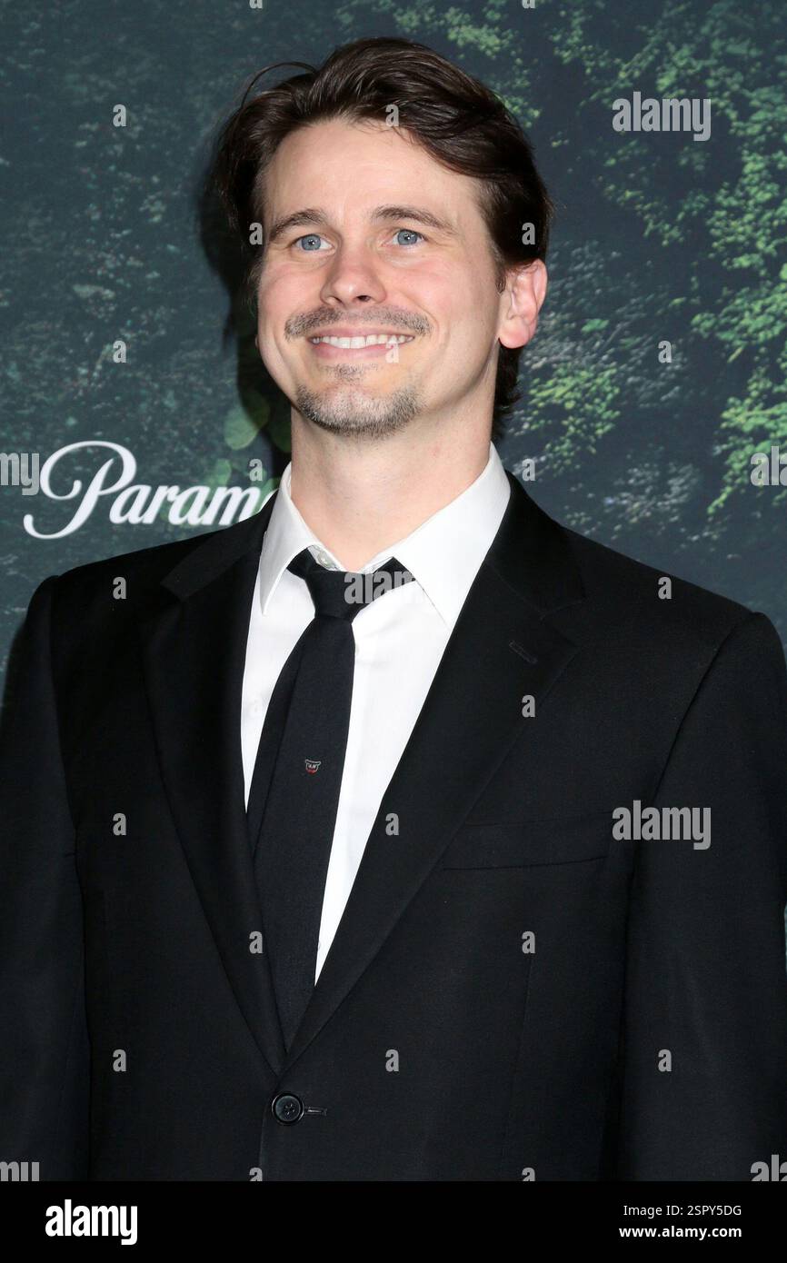 Jason Ritter at Arrivals for YELLOWJACKETS Staffel 3 Premiere ...
