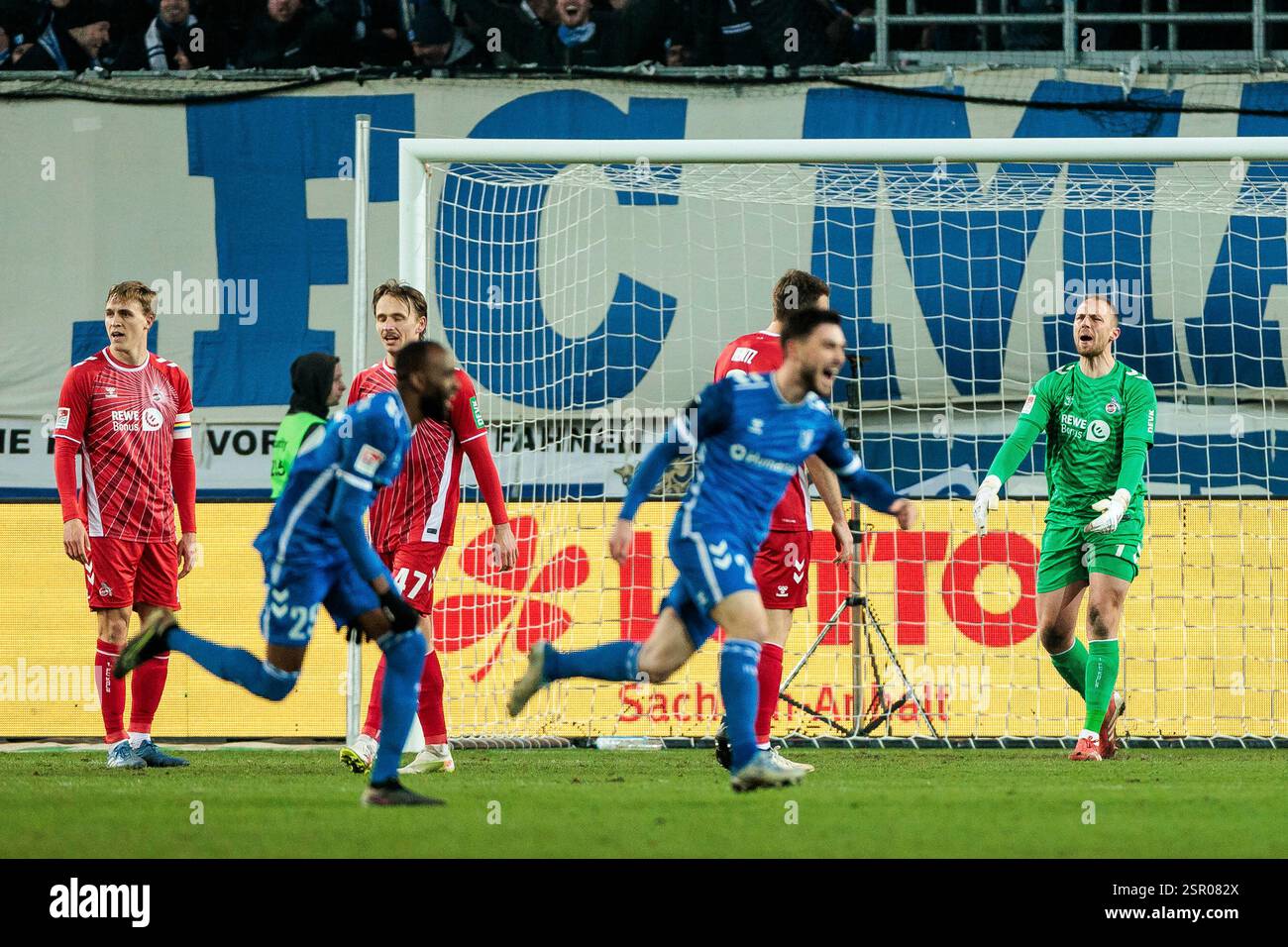 Magdeburg, Deutschland. Februar 2025. Marvin Schw?be (1. FC K?ln, 1) reagierst W?tend ...