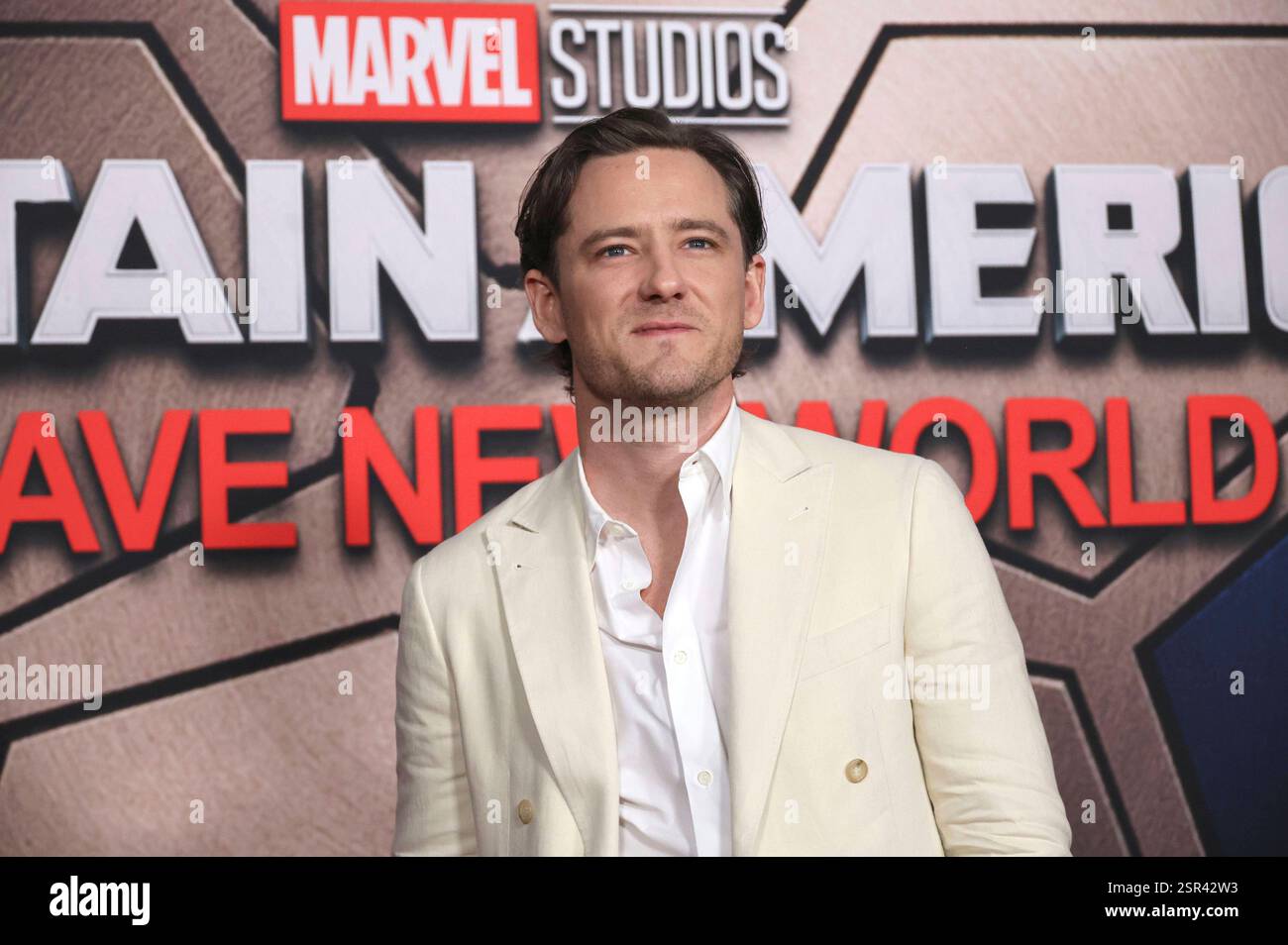 Lewis Pullman bei der Weltpremiere des Kinofilms Captain America: Brave ...