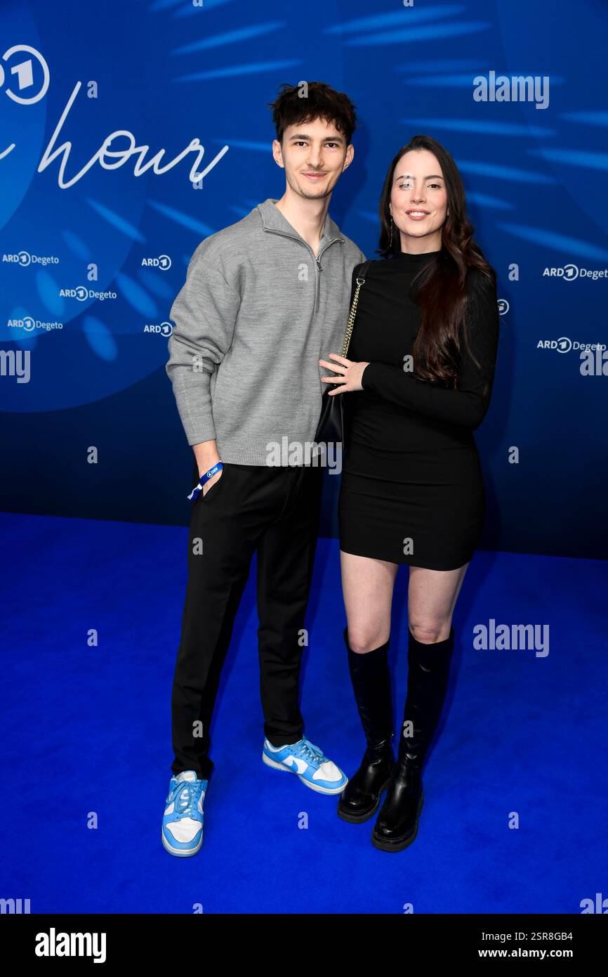 Nathan Goldblat und Lena Roth Schauspieler zu Gast auf dem ARD Blue ...