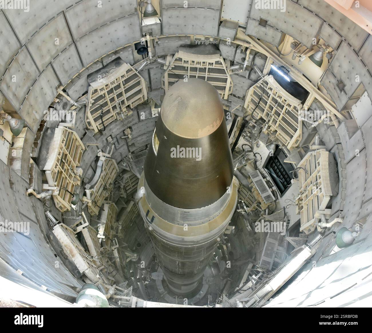 Tucson, Arizona - 14. Februar 2025: Eine nukleare interkontinentale ballistische Flugzeugrakete ...