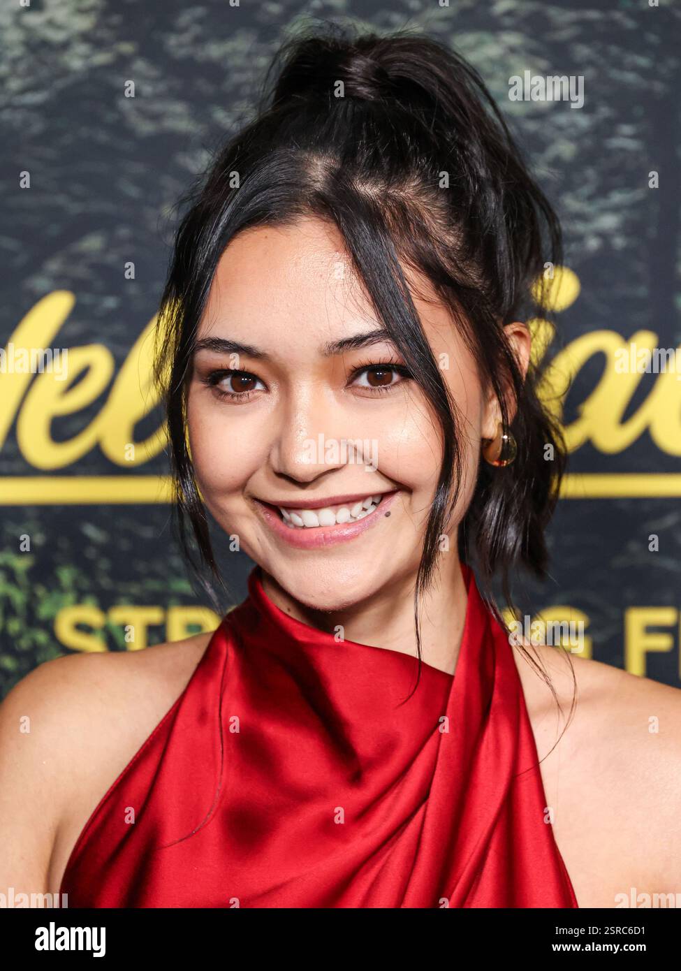 LOS ANGELES, KALIFORNIEN, USA - 13. FEBRUAR: Alexa Barajas kommt zur ...