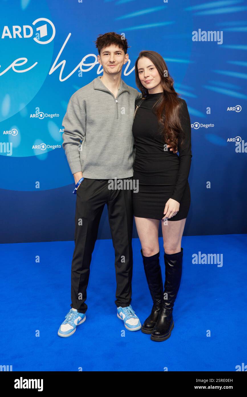 Nathan Goldblat und Lena Roth - Gaesteankunft zum ARD Blue Hour Empfang 2025 im Hotel ...