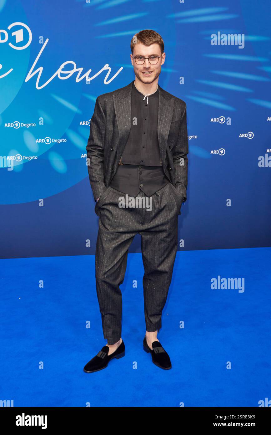 Linus Weber - Gaesteankunft zum ARD Blue Hour Empfang 2025 im Hotel ...