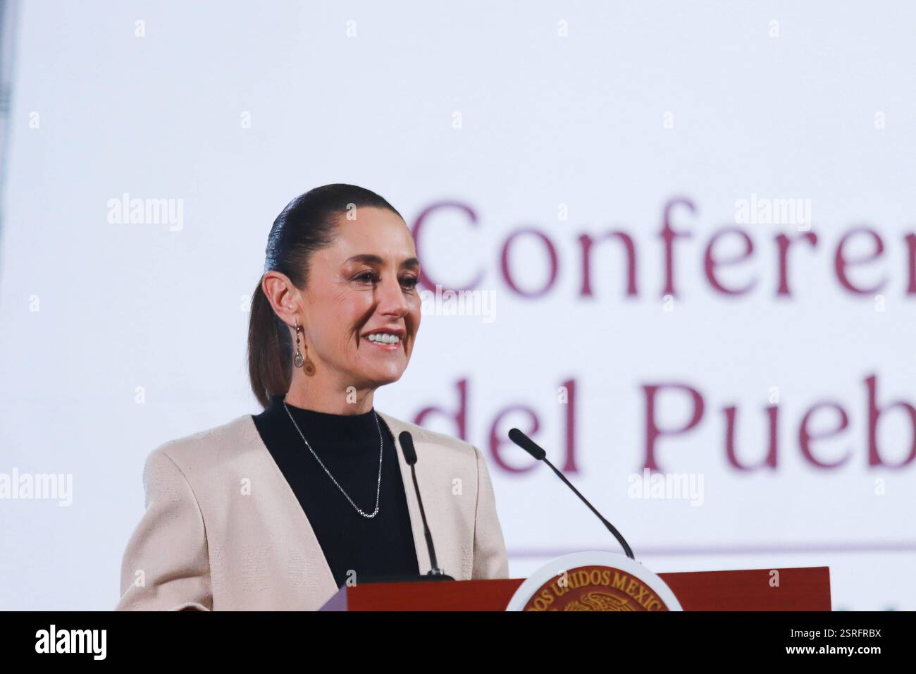 Claudia Sheinbaum Nachrichtenkonferenz Mexikos Präsidentin Claudia ...