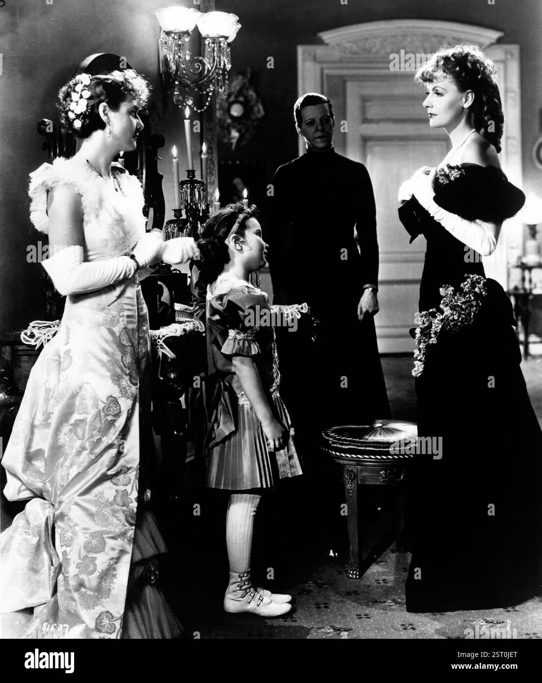 ANNA KARENINA [US 1935] [L-R] MAUREEN O'SULLIVAN, CORA SUE COLLINS, SARAH PADDEN, GRETA GARBO ...