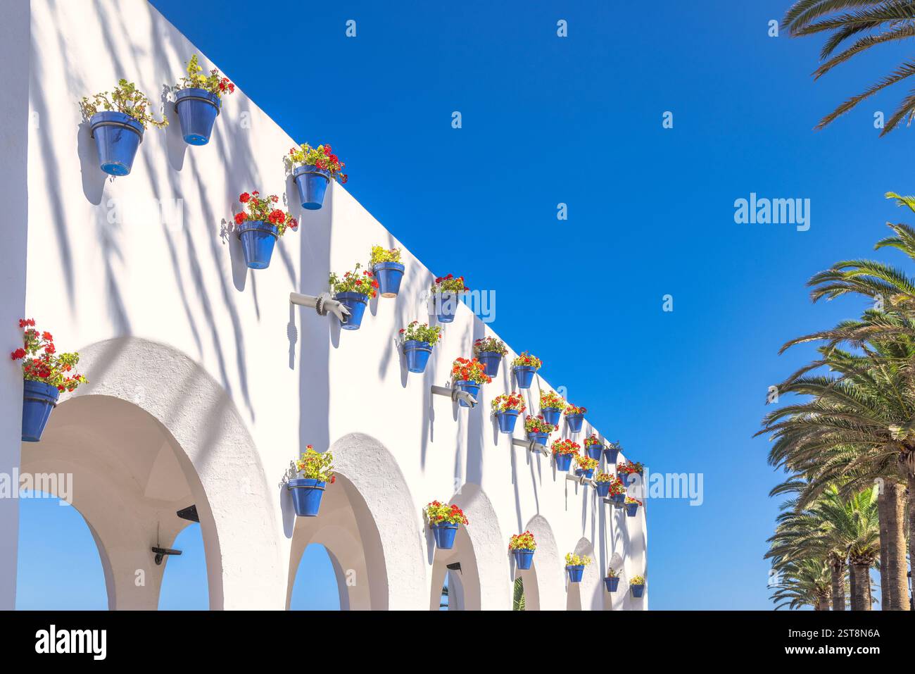 Costa del sol andalusien spanien rote blumen -Fotos und -Bildmaterial ...