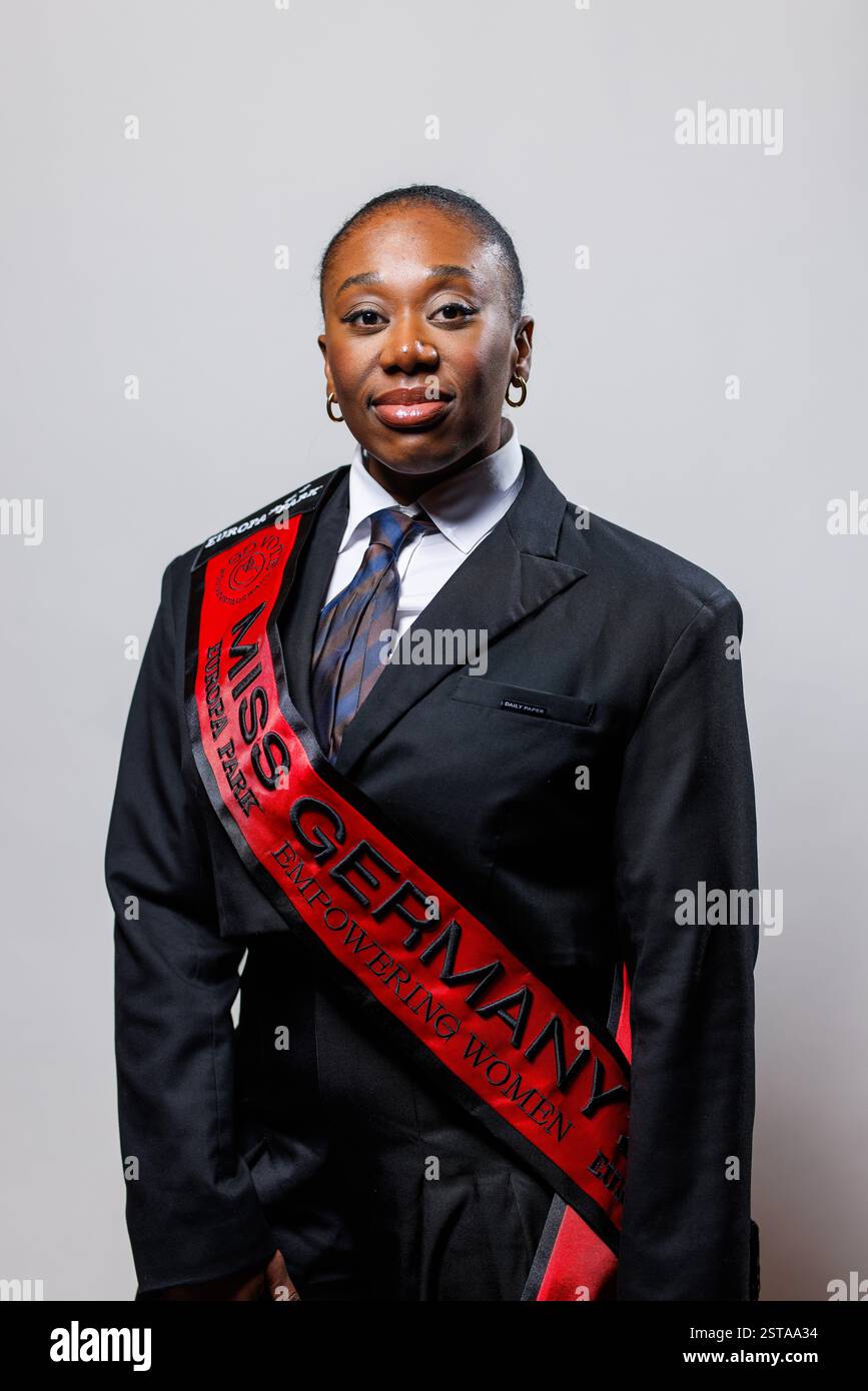 Rost, Deutschland. Februar 2025. Lucy Larbi steht in einem Hotel im ...