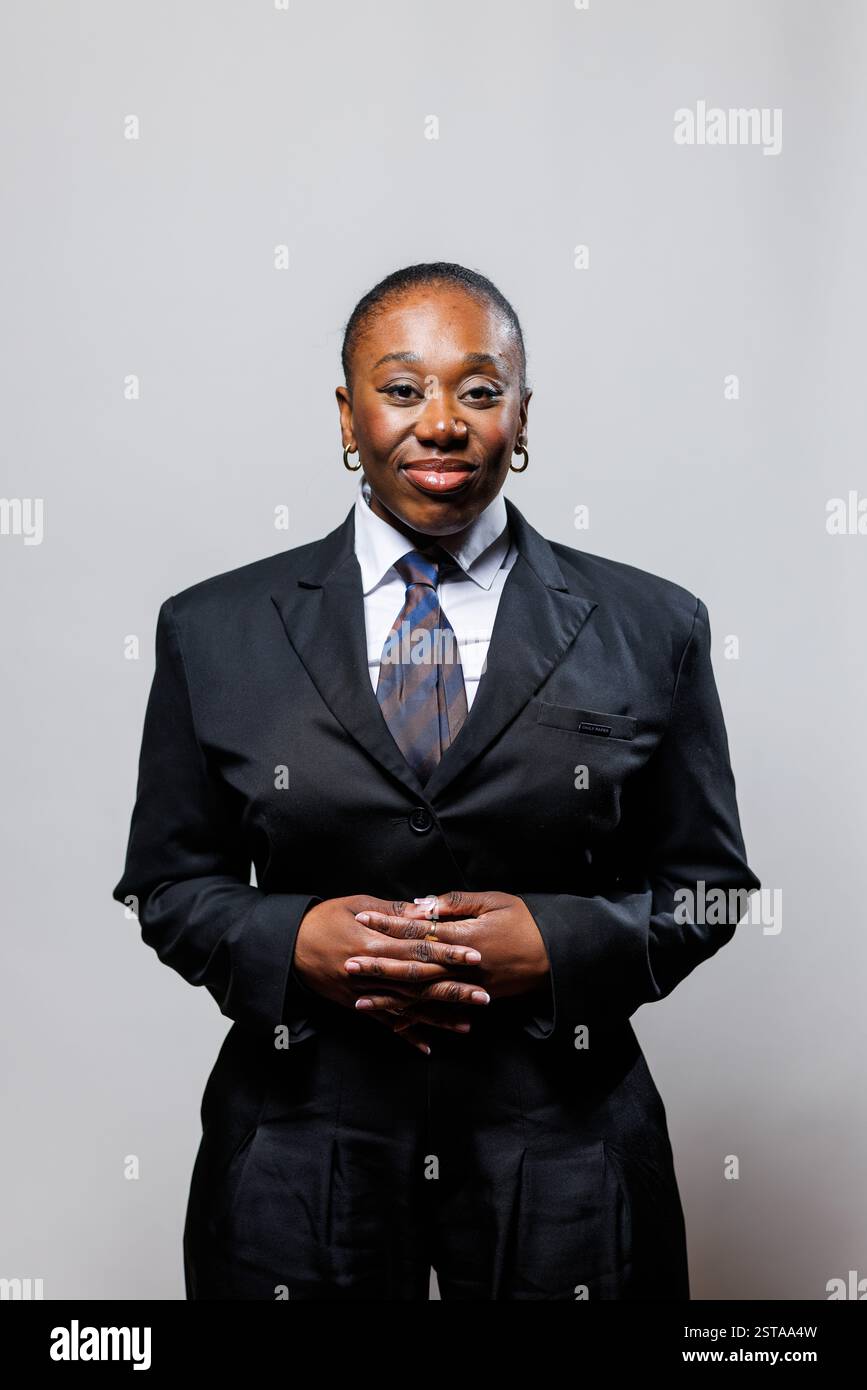 Rost, Deutschland. Februar 2025. Lucy Larbi steht in einem Hotel im ...