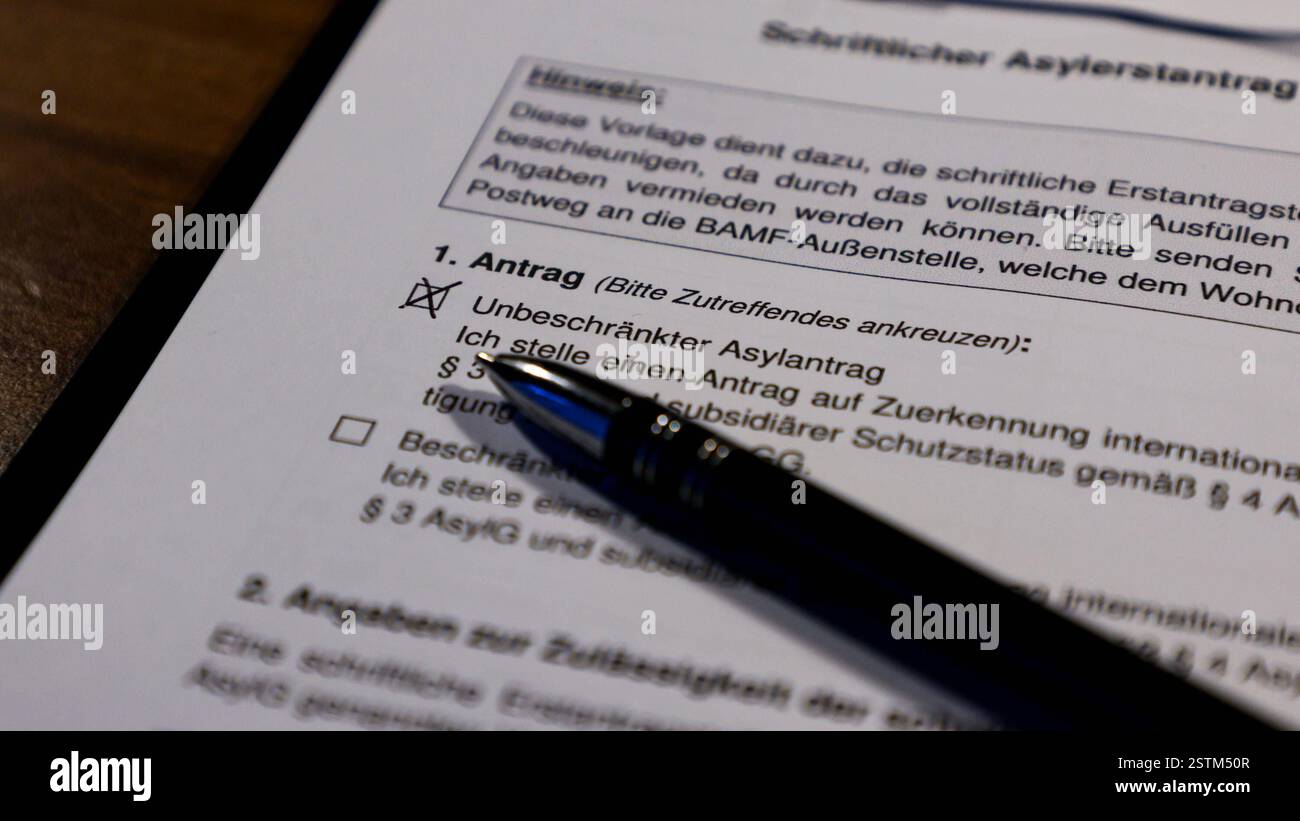 Ein Formular für einen Erstantrag auf Asyl, Asylantrag, Antragsformular ...