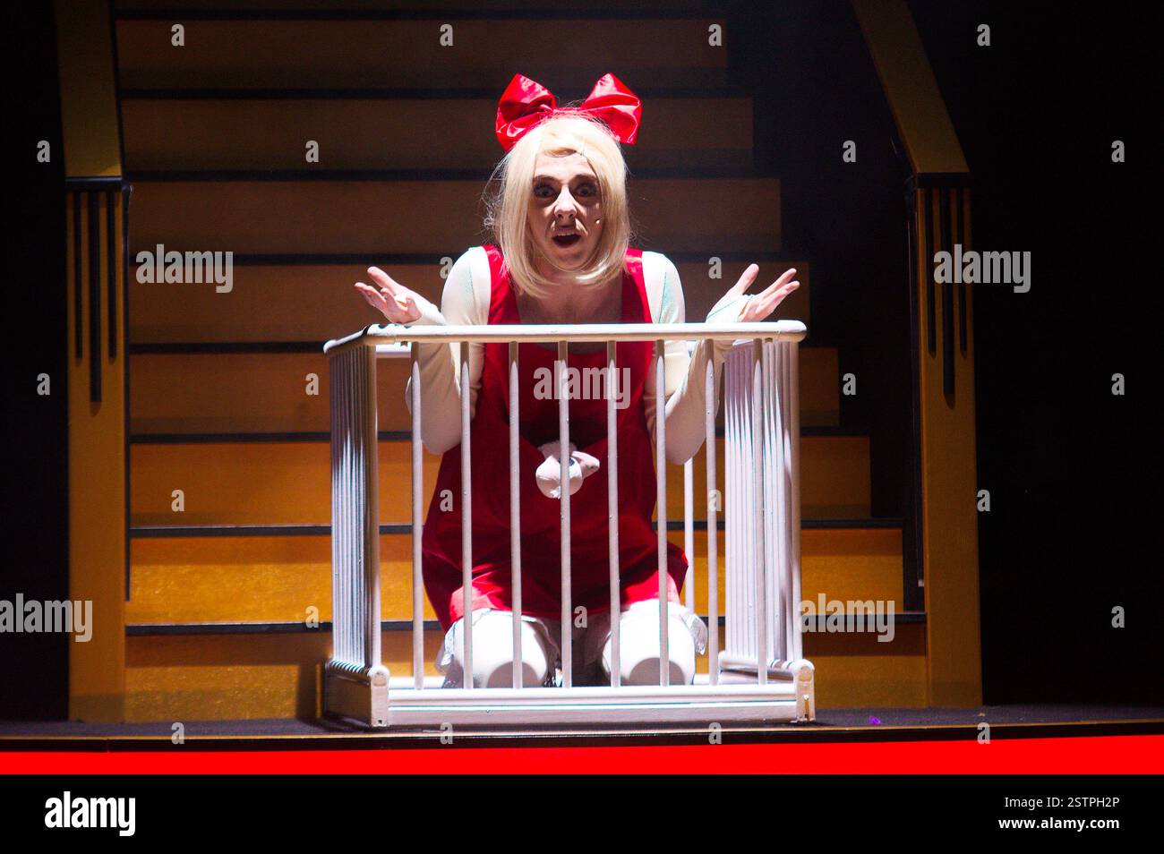 Jonathan Walz bei der Fotoprobe zur Revue Berlin ist ja so grob im Renaissance Theater. Berlin ...