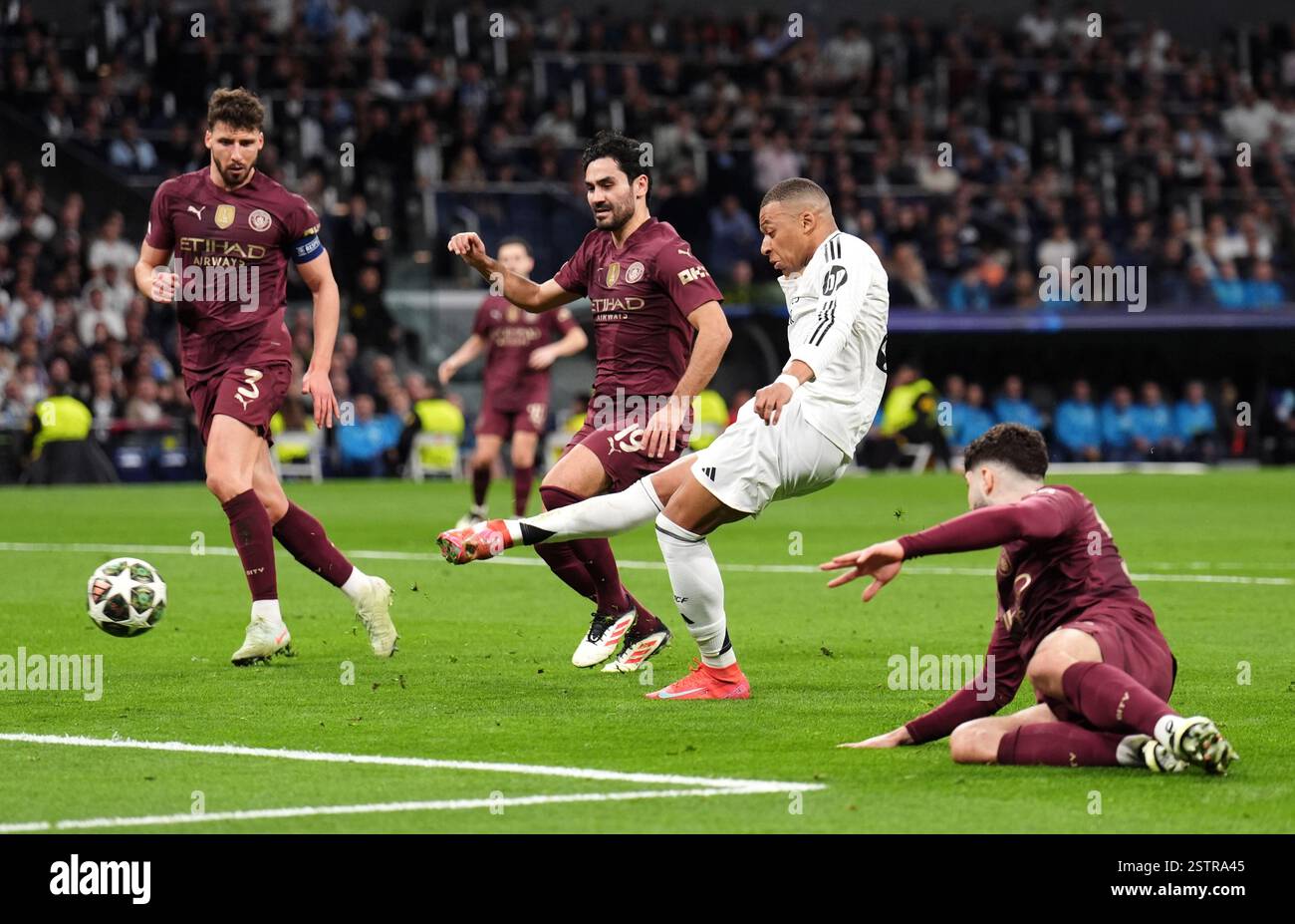 Kylian Mbappe von Real Madrid erzielt das zweite Tor des Spiels während ...
