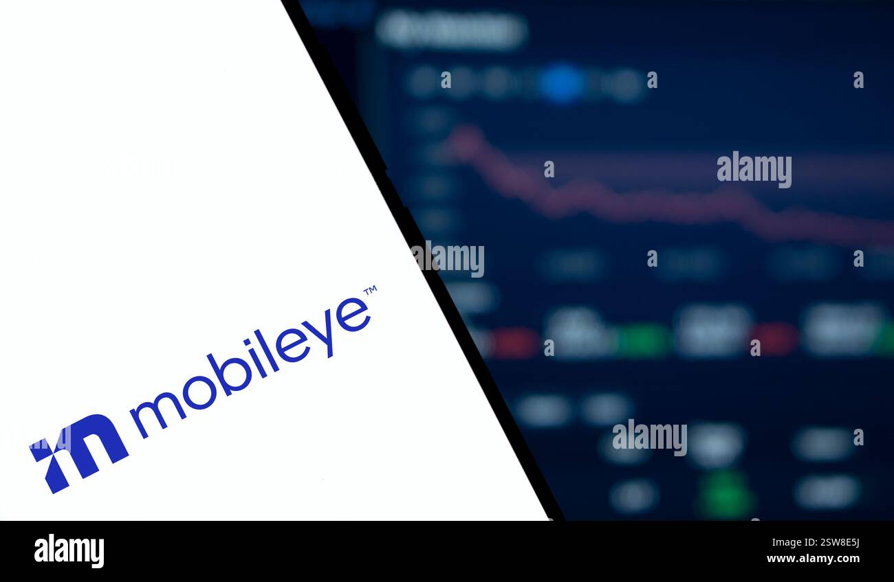 Dhaka, Bangladesch - 24. Oktober 2024: Das Mobileye-Logo wird auf dem ...