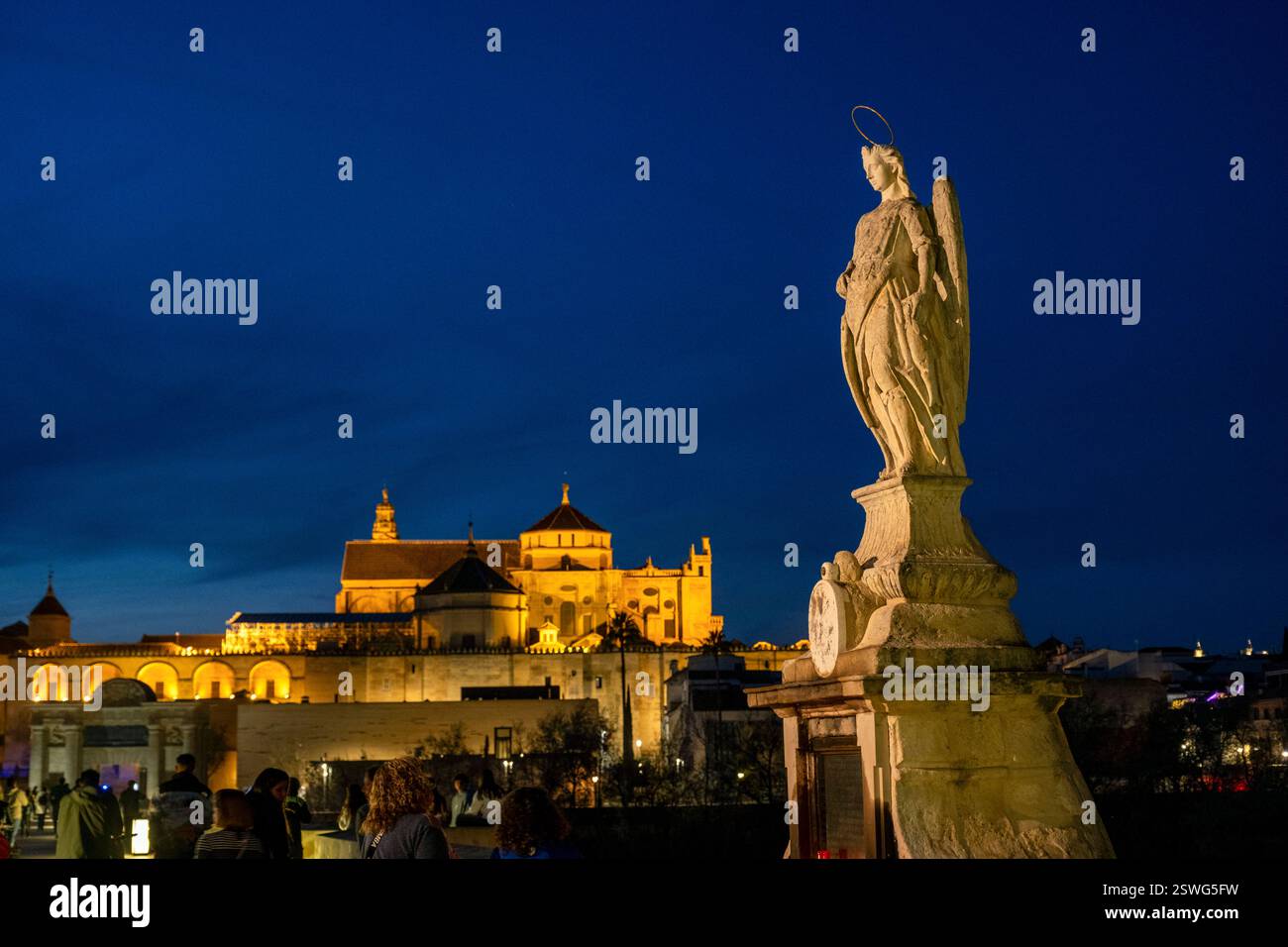Statue des heiligen raphael paunte romano -Fotos und -Bildmaterial in hoher Auflösung – Alamy
