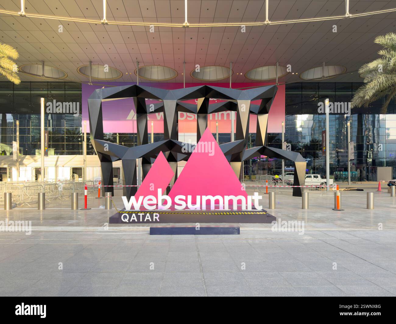 Doha, Katar - 21. Februar 2025: Web Summit 2025 Doha Event Logo ...