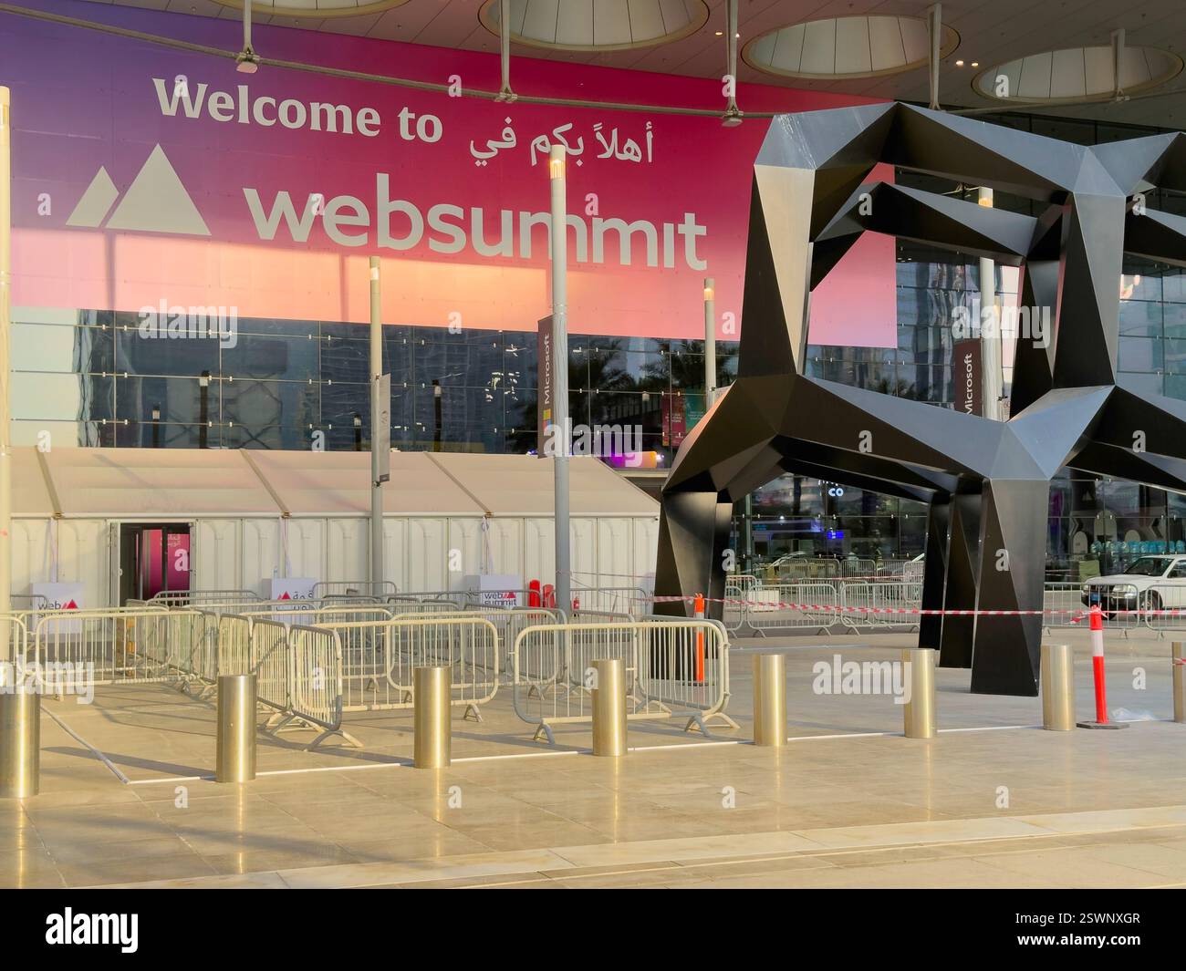 Doha, Katar - 21. Februar 2025: Web Summit 2025 Doha Event Logo ...