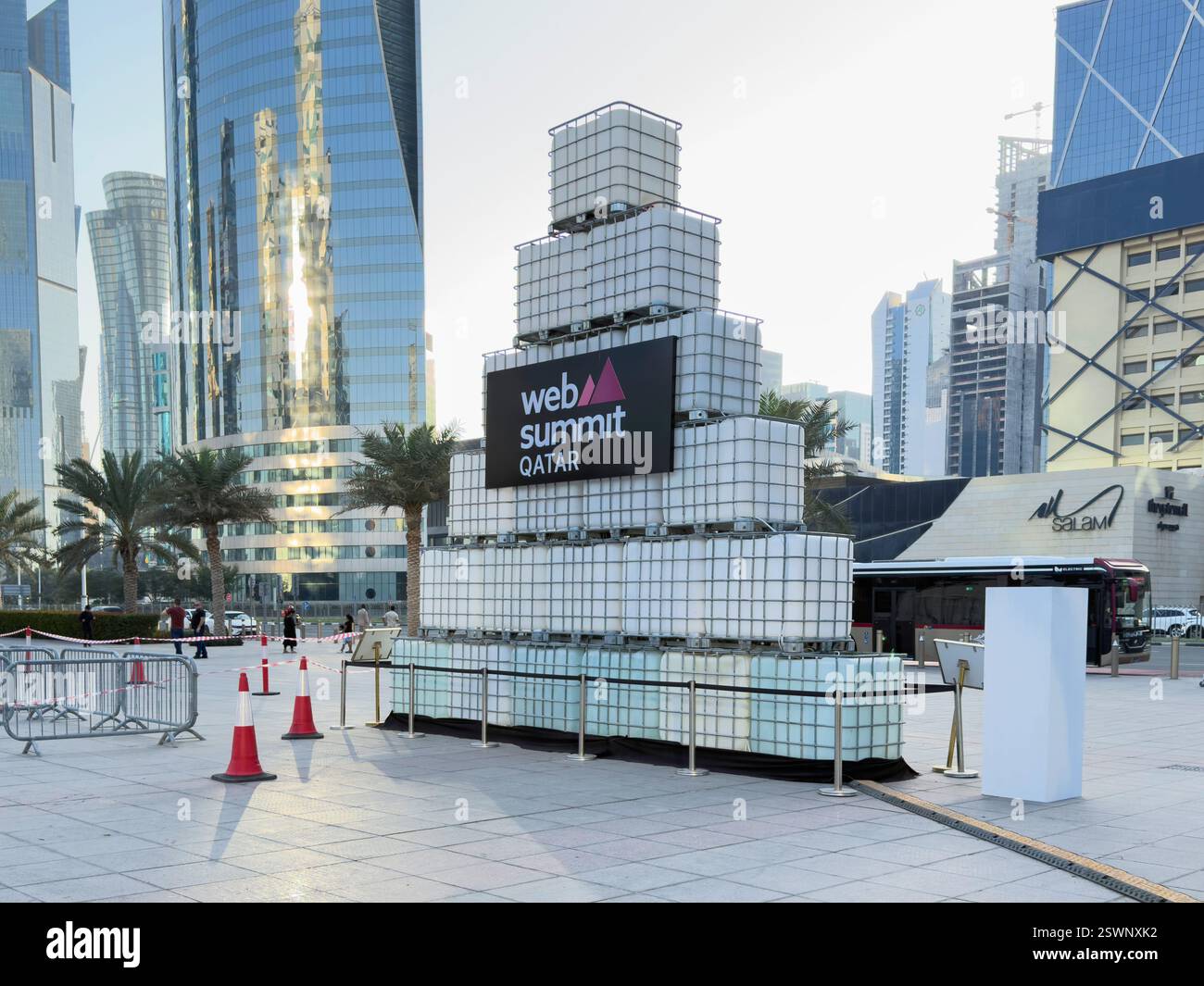 Doha, Katar - 21. Februar 2025: Web Summit 2025 Doha Event Logo ...