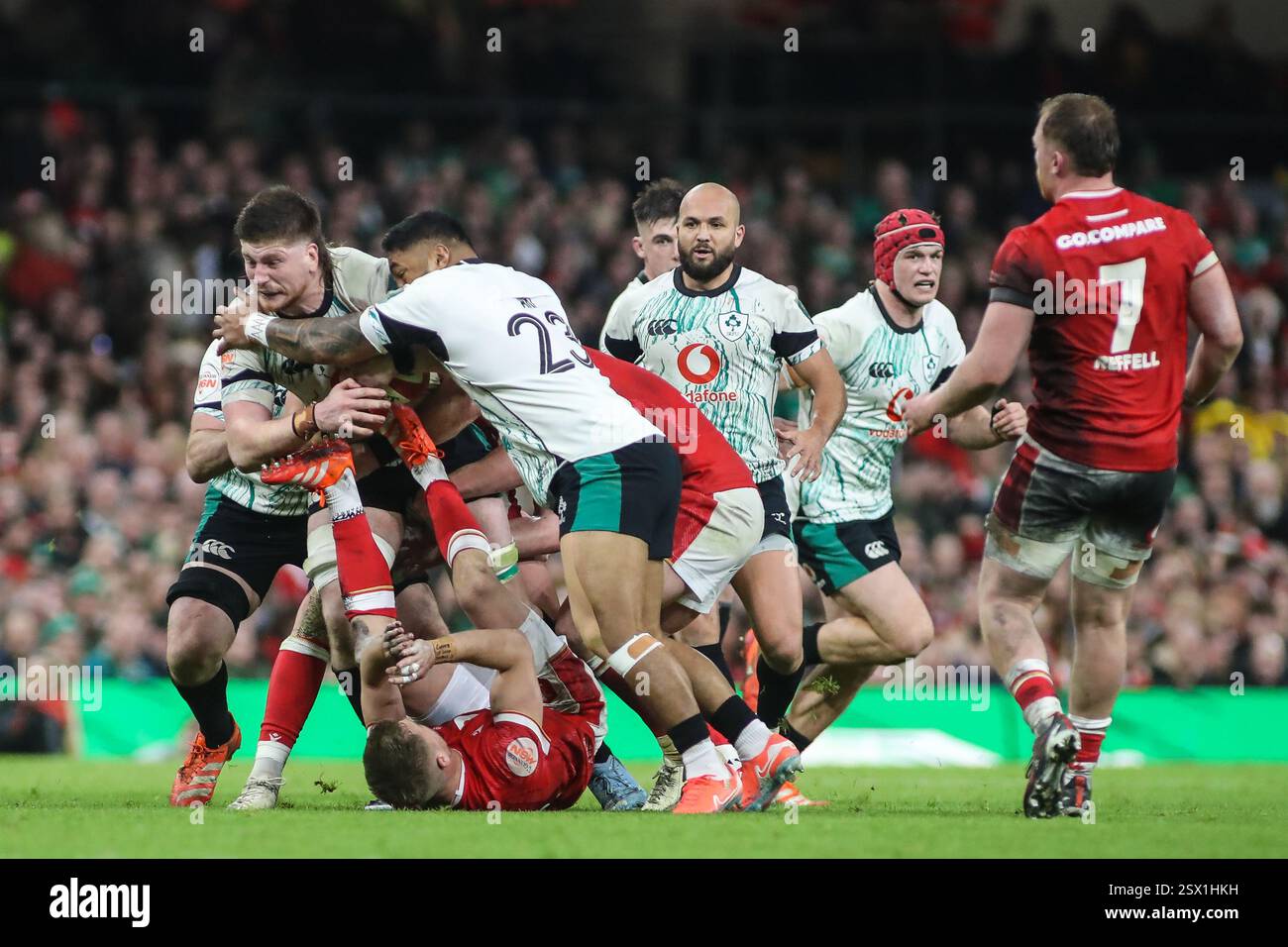Joe McCarthy aus Irland fährt beim Guinness 6 Nations Match Wales gegen ...