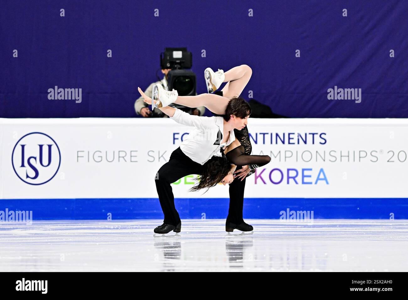 Harlow Lynella STANLEY & Seiji URANO (MEX), während des Ice Dance Free Dance, bei der ISU Four ...