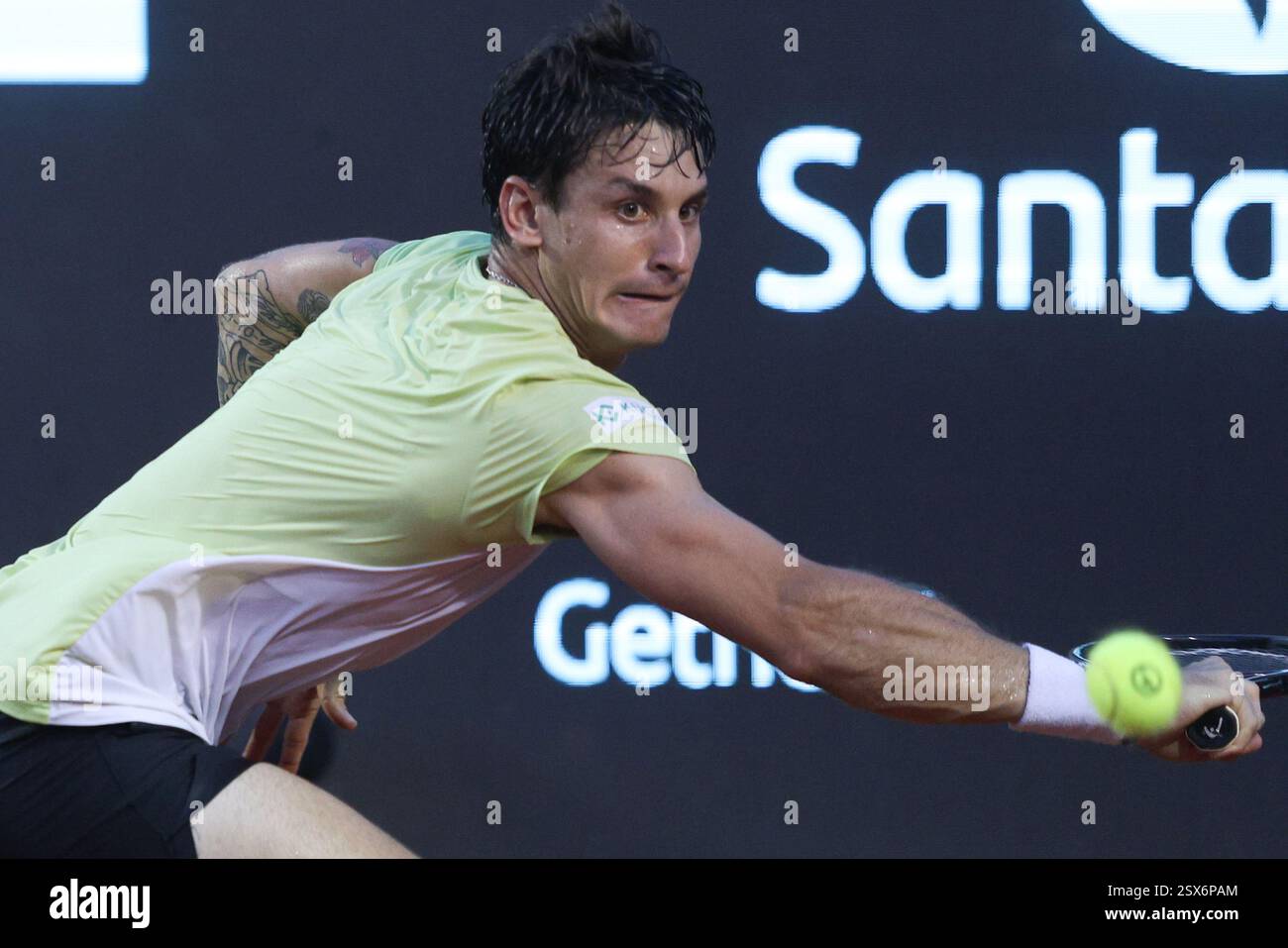 Brasilien, Brasilien. Februar 2025. Camilo Ugo Carabelli aus Argentinien trifft im Halbfinale ...