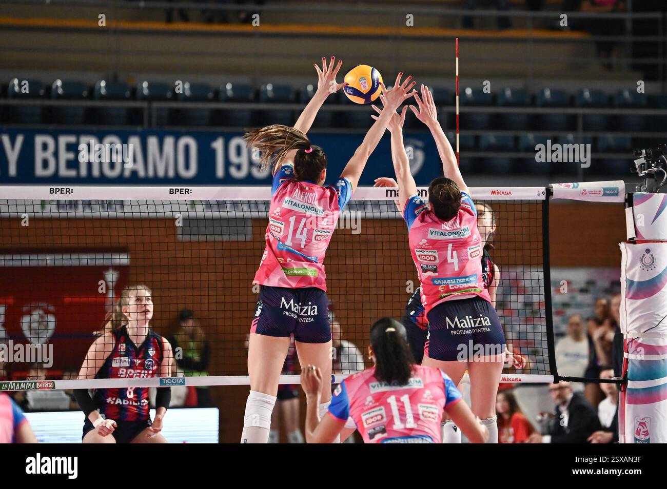 Block von Maja Aleksic, Francesca Bosio (Igor Volley Novara) während ...