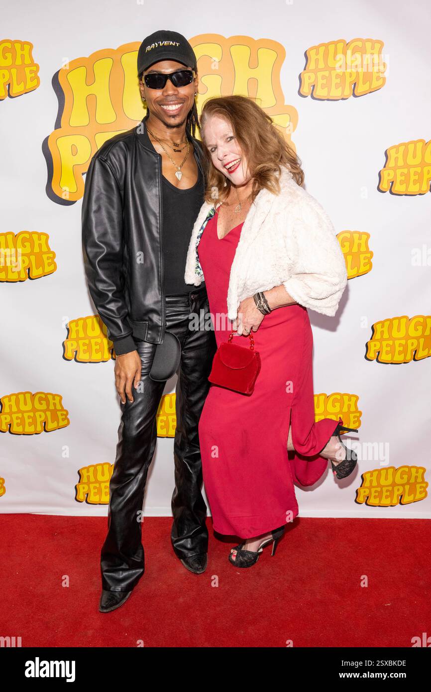 Los Angeles, USA. Februar 2025. Unternehmer Travis White mit Gast Paige ...