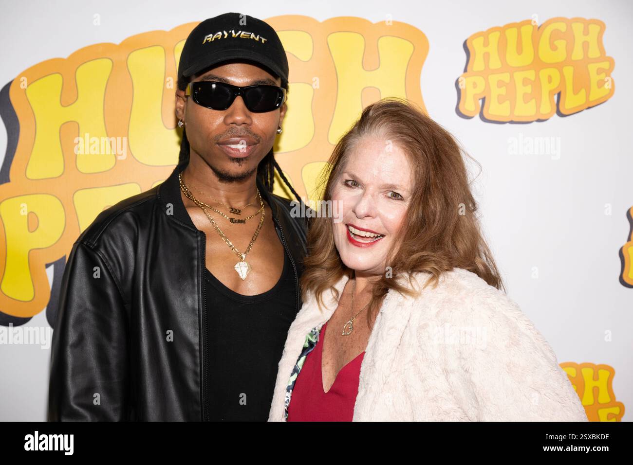 Los Angeles, USA. Februar 2025. Unternehmer Travis White mit Gast Paige ...