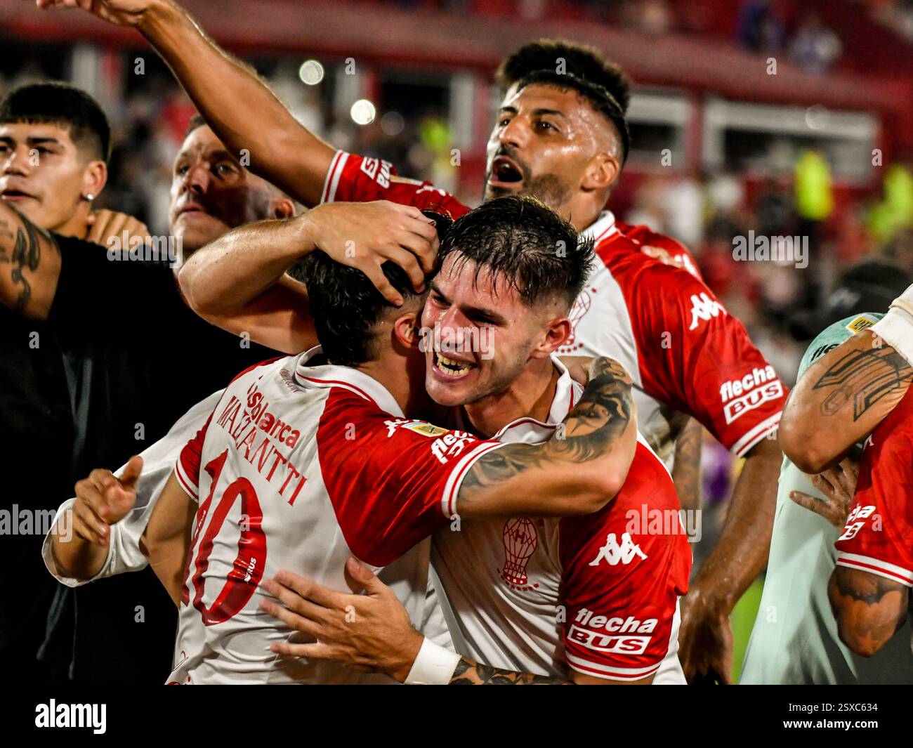 Buenos Aires, Argentinien. Februar 2025. Kämpfen Sie um den Ball im ...