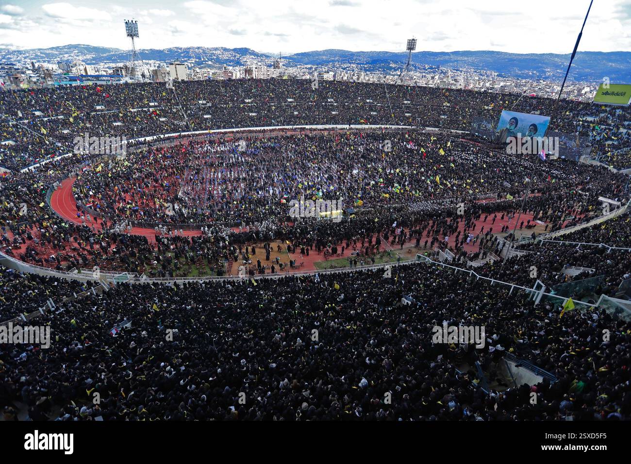 (250224) -- BEIRUT, 24. Februar 2025 (Xinhua) -- Anhänger der Hisbollah ...
