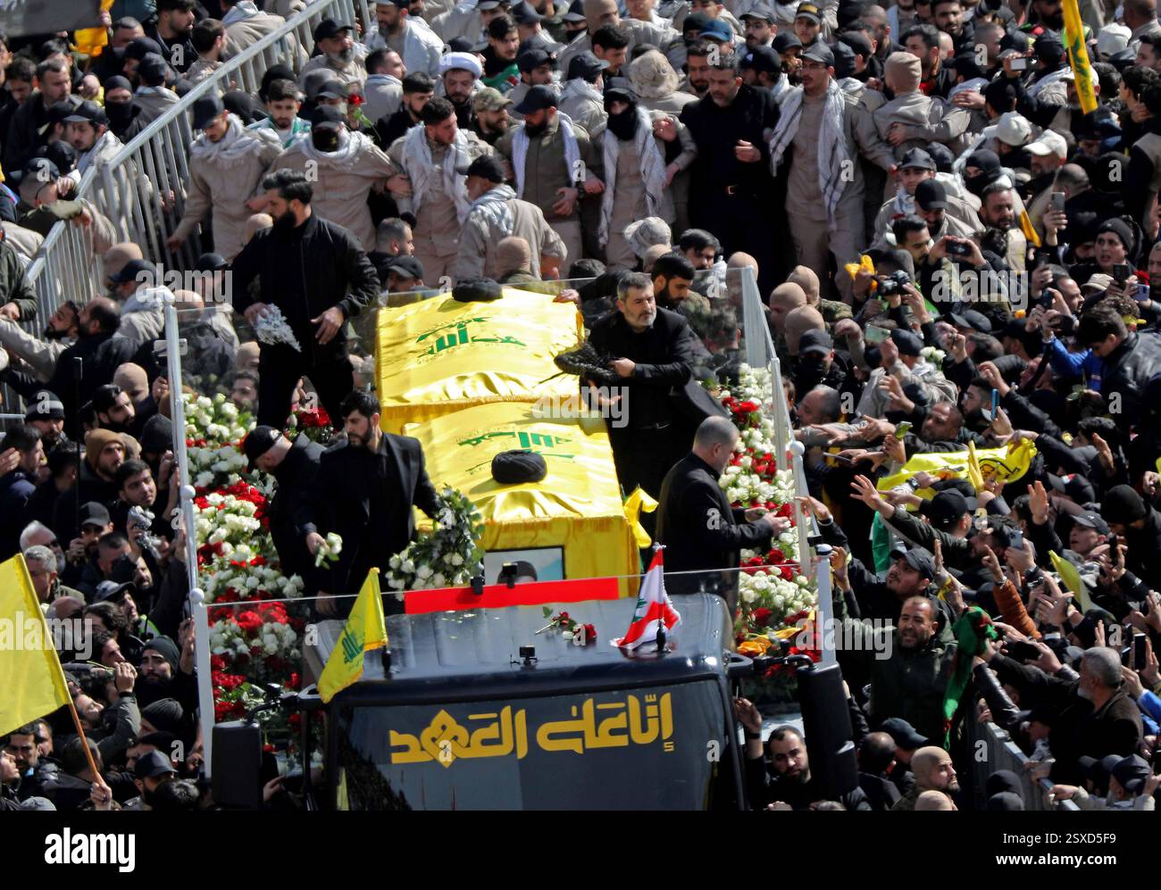 (250224) -- BEIRUT, 24. Februar 2025 (Xinhua) -- Anhänger der Hisbollah ...