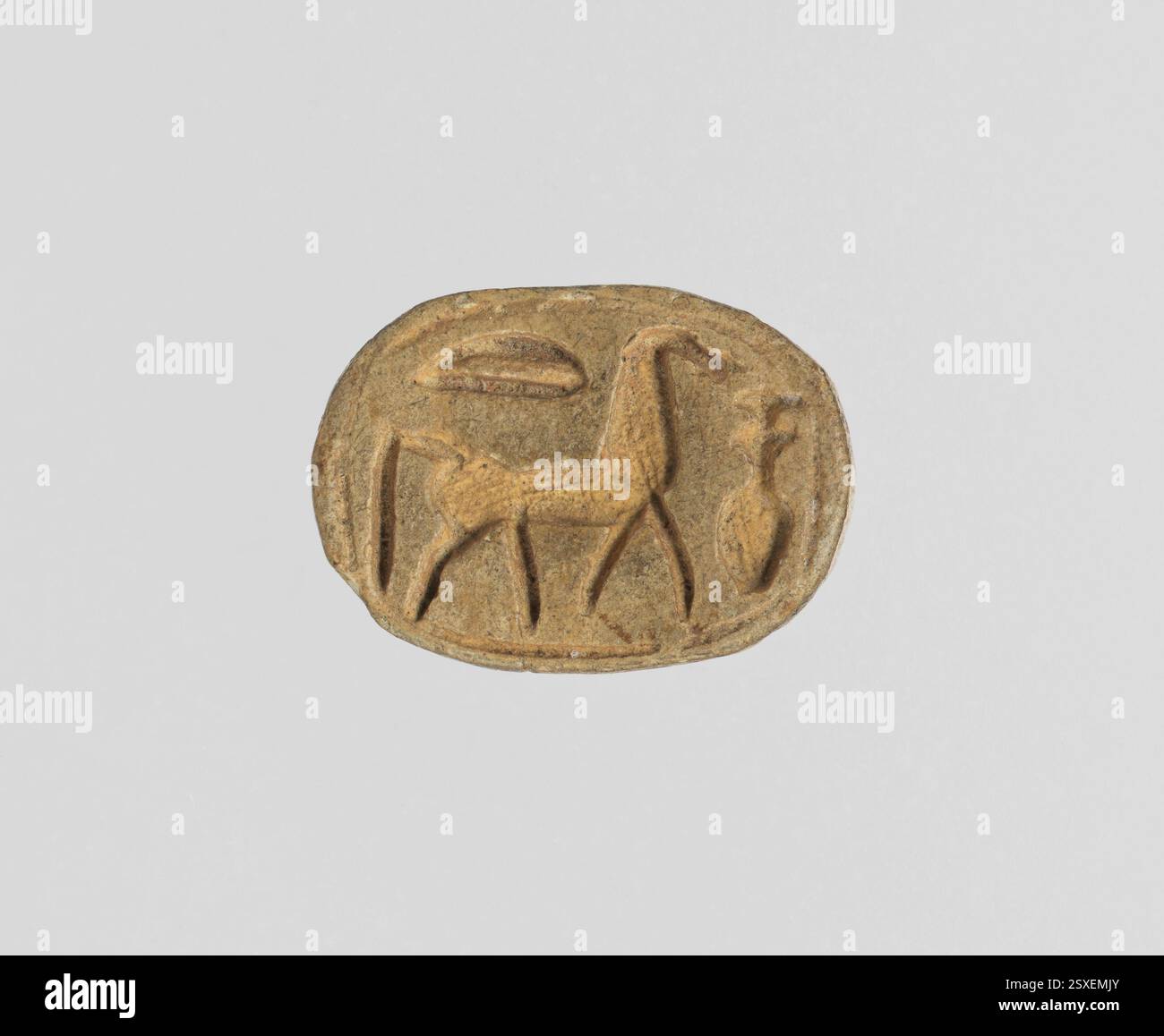 Dieser alte, aus Steatit geschnitzte Scarab stammt aus der Ramesside ...