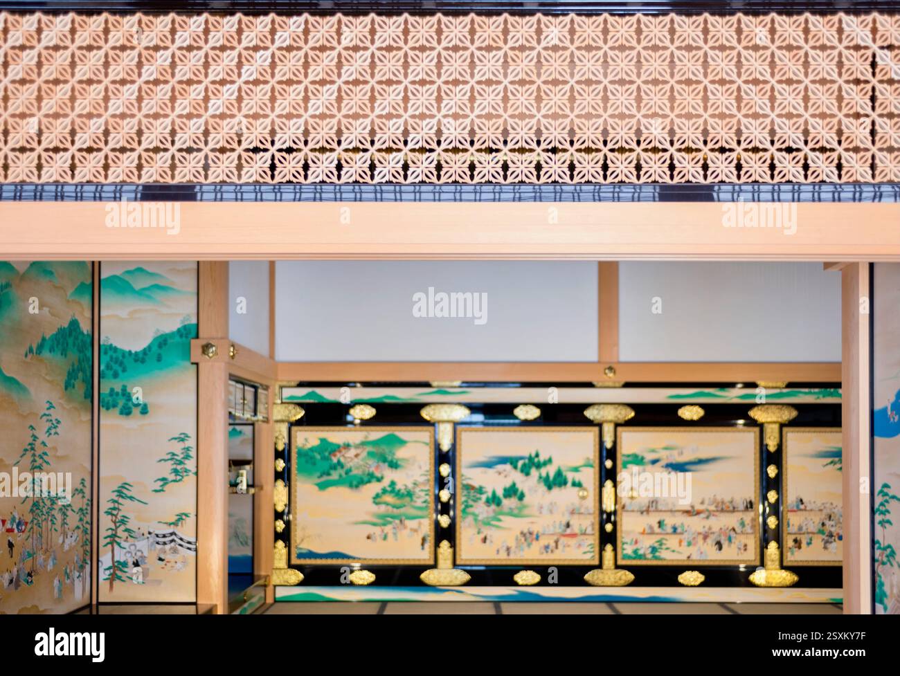 Das Foto zeigt einen der Räume im Honmaru-Palast auf dem Gelände des ...