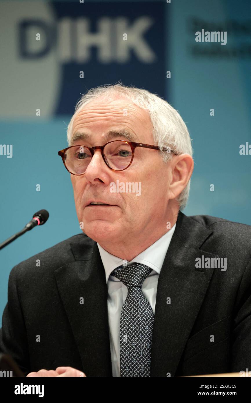 Peter Adrian, Praesident DIHK, PK zu - IHK-Unternehmensbarometer 2025 ...