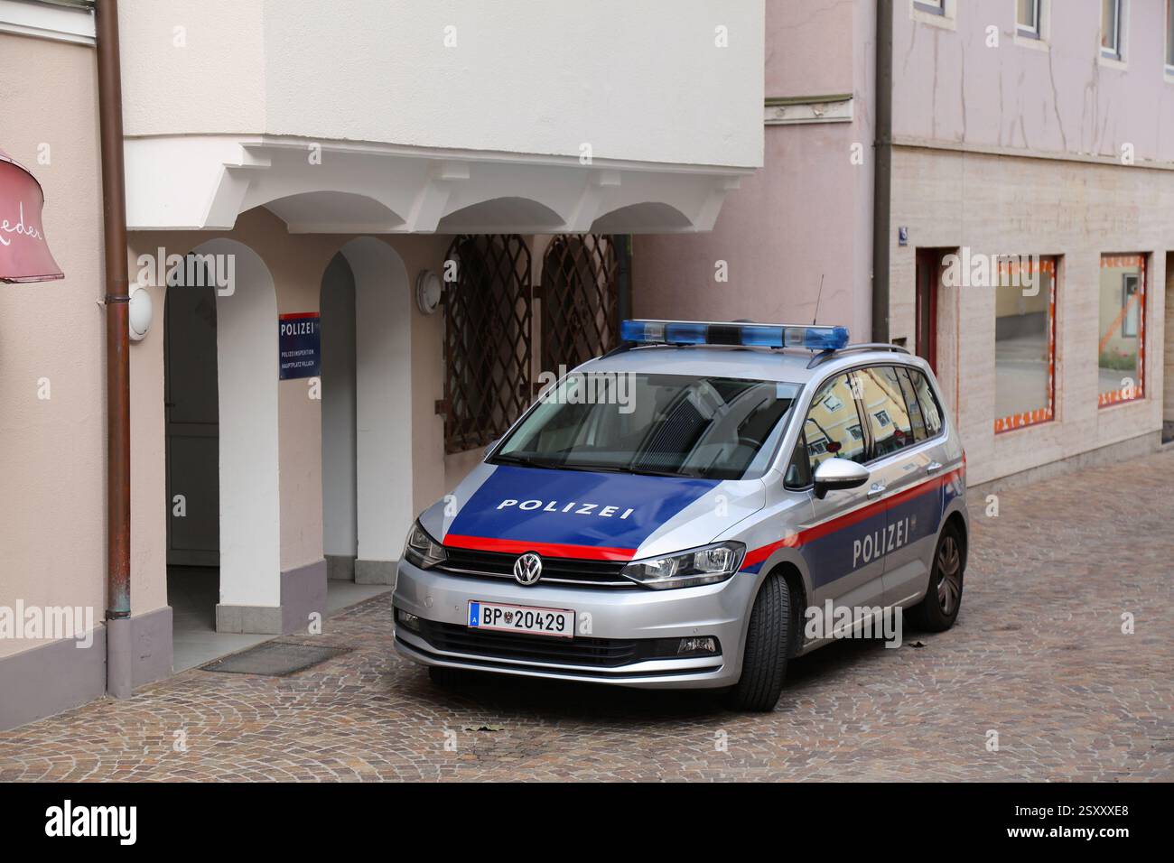 Polizei vw österreich -Fotos und -Bildmaterial in hoher Auflösung – Alamy