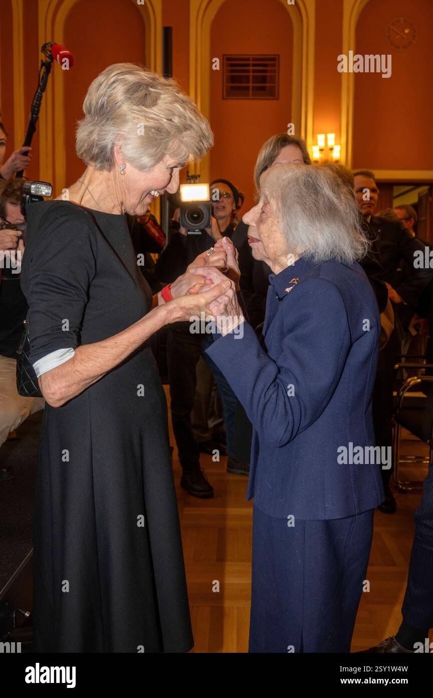 Friede Springer und Margot Friedländer bei der Verleihung der ...