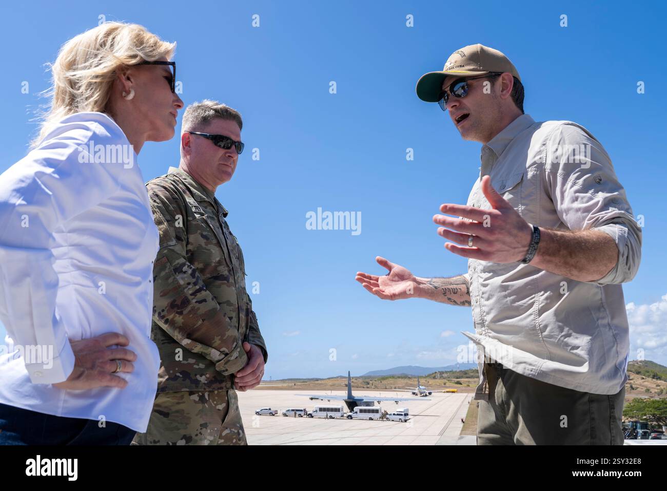 Verteidigungsminister Pete Hegseth trifft sich mit dem kommandierenden ...
