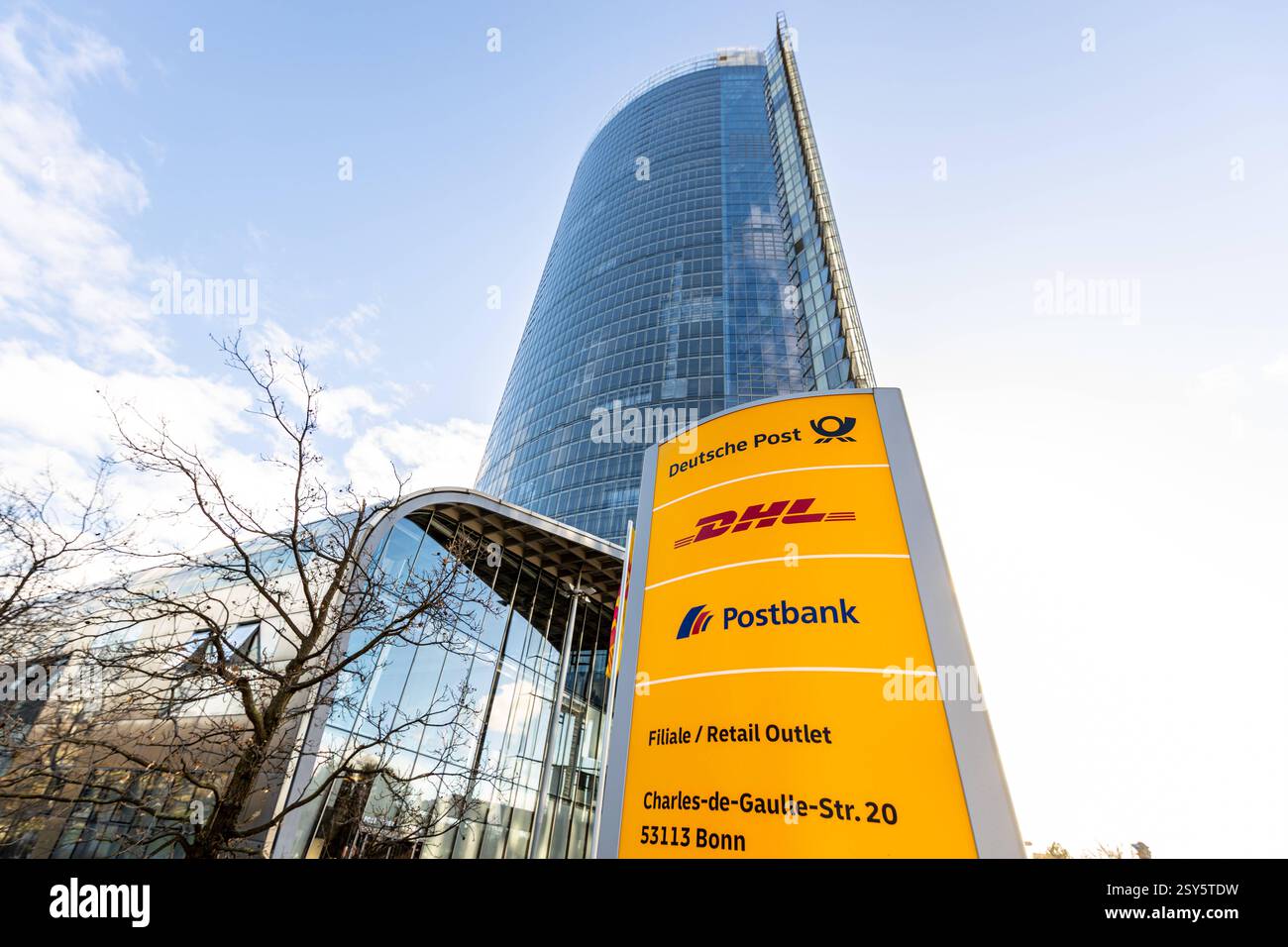 Konzernzentrale der Deutschen Post AG DHL Group in Bonn, Hauptsitz der ...