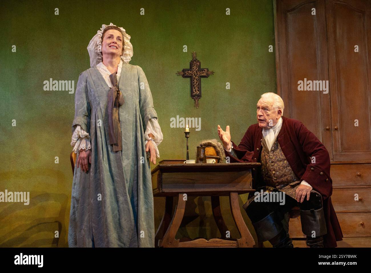 Nicole Ansari-Cox (Anna), Brian Cox (Bach) in DER PARTITUR von Oliver ...