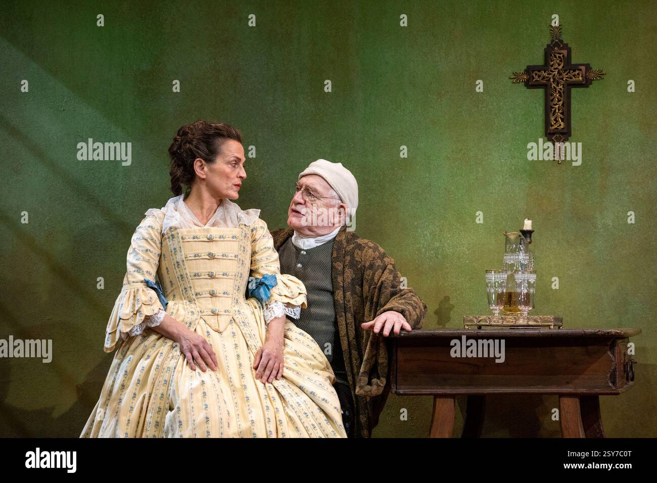 Nicole Ansari-Cox (Anna), Brian Cox (Bach) in DER PARTITUR von Oliver ...
