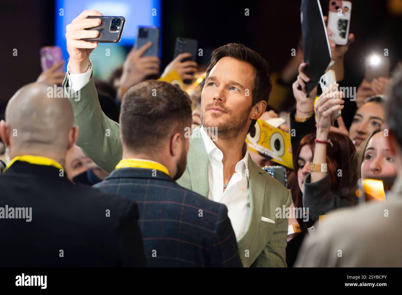 Chris Pratt bei der Premiere des Netflix-Films Estado elÃ ctrico / The Electric State im Cine ...