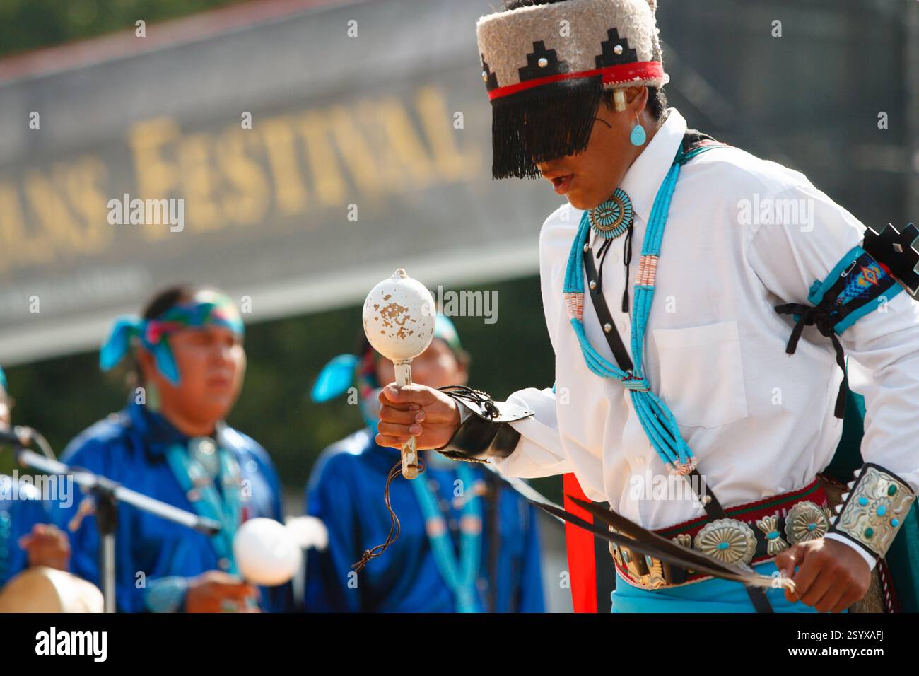 WASHINGTON, DC – 25. SEPTEMBER: Ein junges Mitglied der Navajo Nation ...