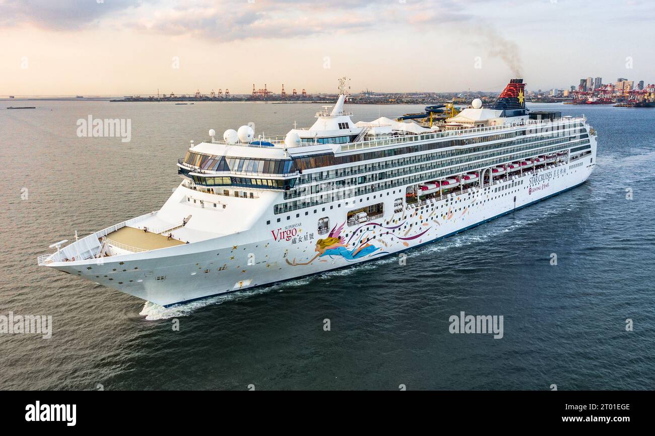 Schiffe in der bucht von manila -Fotos und -Bildmaterial in hoher ...