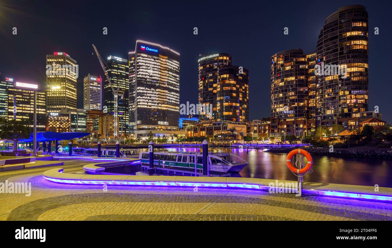 Perth, WA, Australien - die Skyline der Stadt am Elizabeth Quay bei ...