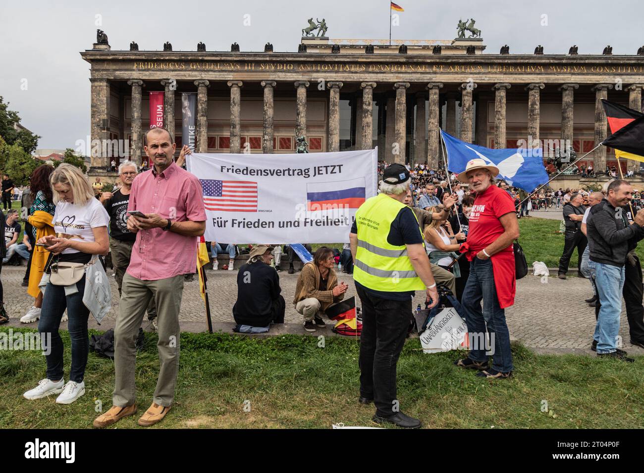 Berlin, Deutschland. Oktober 2023. Anhänger der rechtsextremen Partei AfD (Alternative für ...