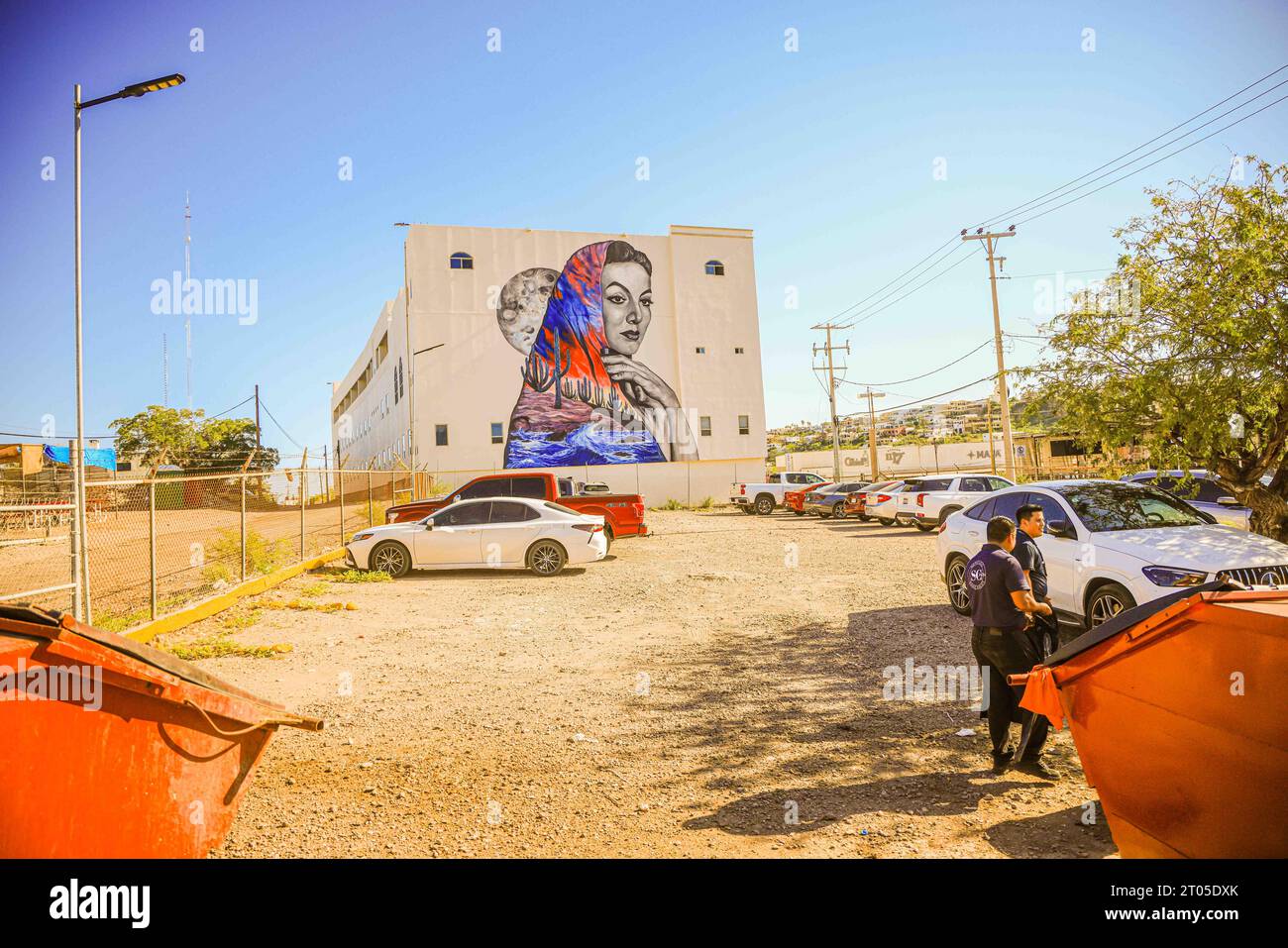 Wandgemälde von Maria Felix und dem Mond an einer Gebäudewand. Maria ...